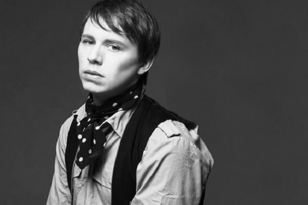 Ο Oscar Simonsson, η νέα του ορχήστρα και οι δροσερές του μουσικές!